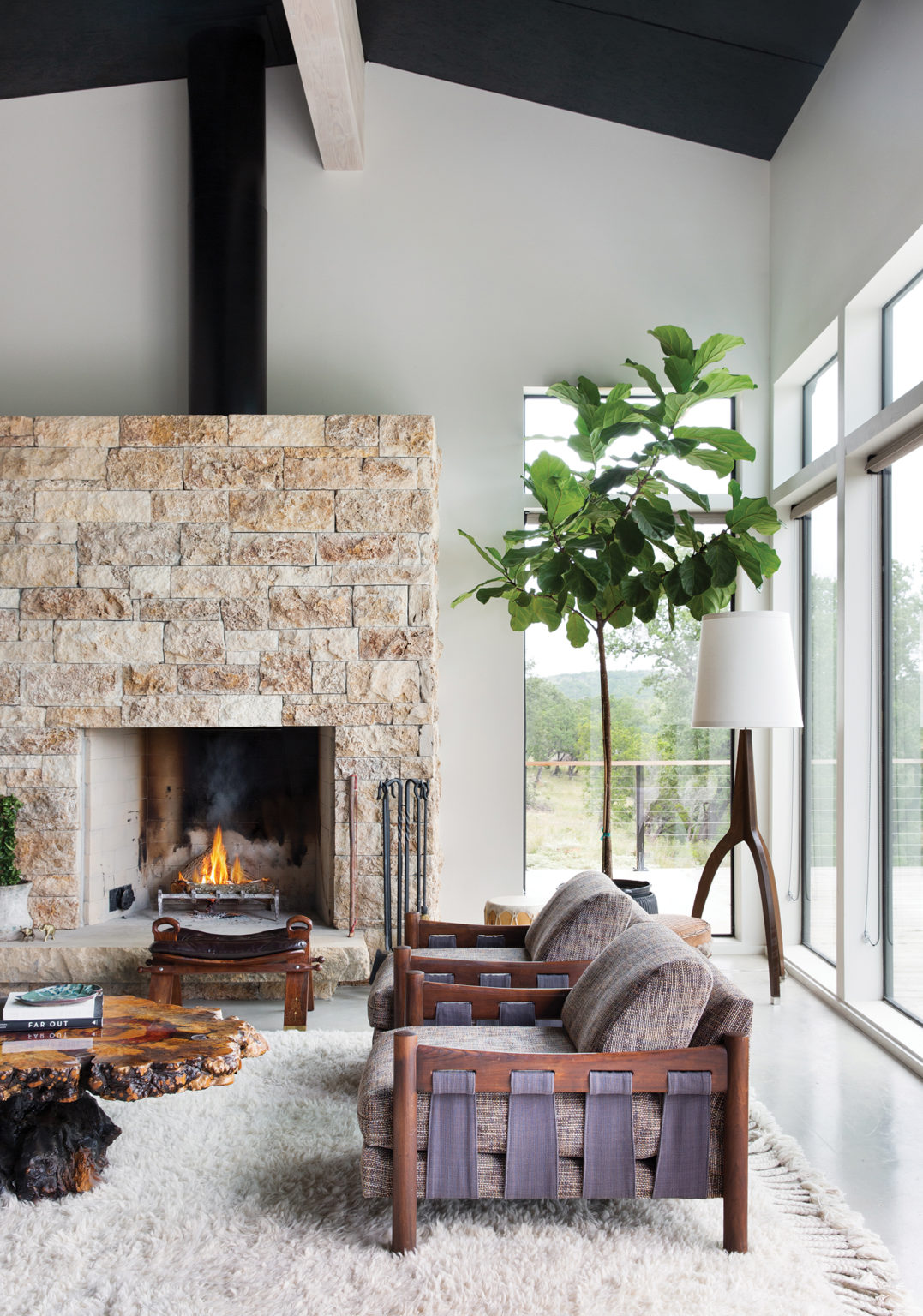 A Hill Country Game Lodge Becomes a Cozy Home Away from Home - Austin Home